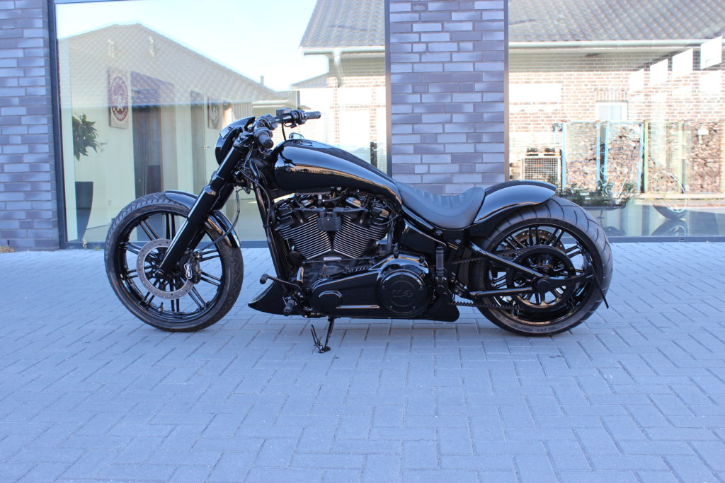 Custom/Streched-Tank, Softail Breakout 114" 2018 - 2022 - Dark Parts
